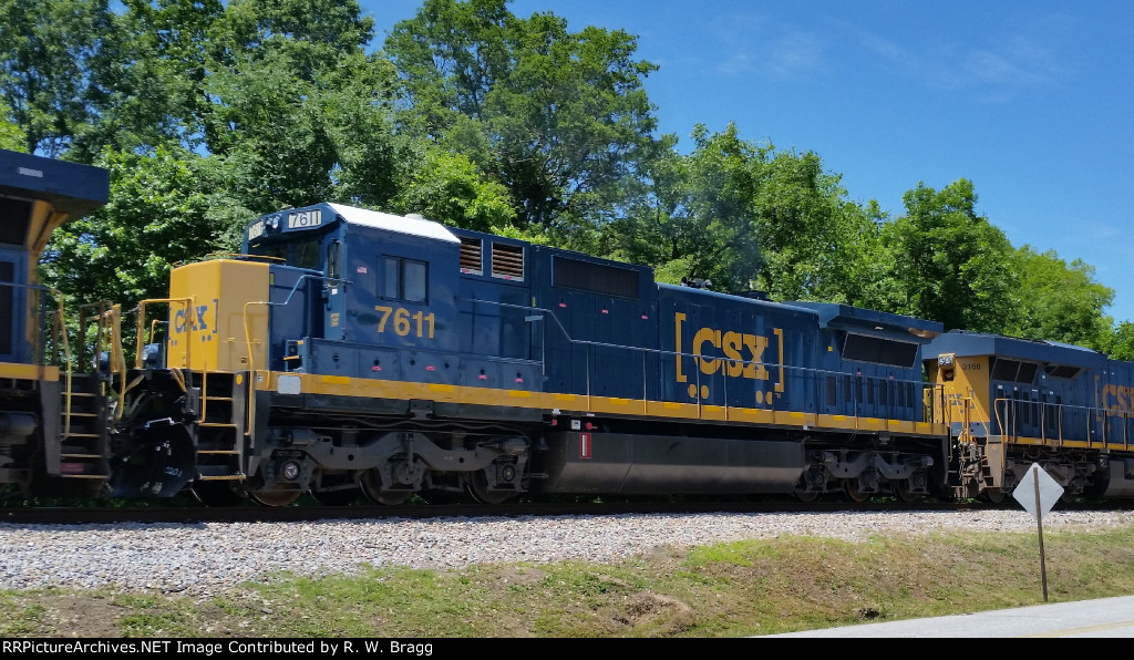 CSX 7611 (C40-8)